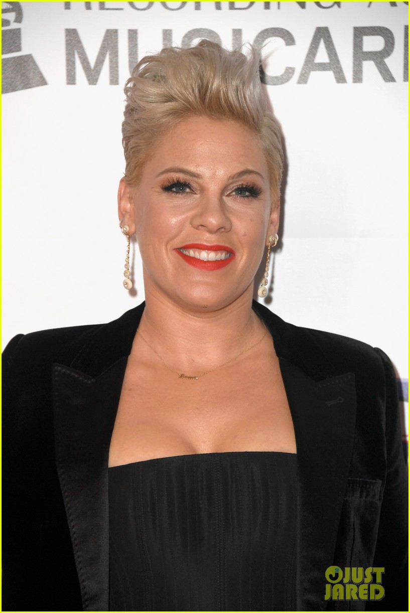 Photo: pink performs at musicares person of the year 11 | Photo 4226701 ...