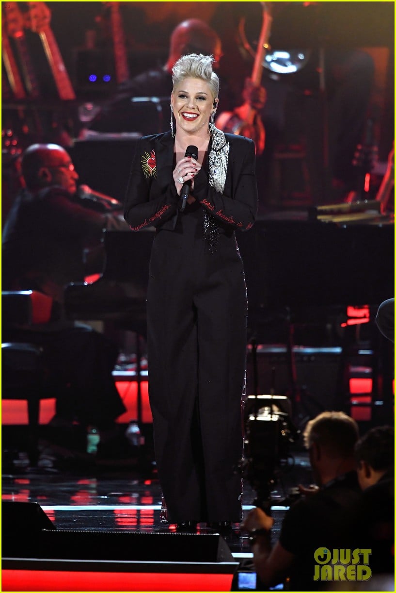 Pink Performs Dolly Parton's 'Jolene' at Pre-Grammys Event!: Photo ...