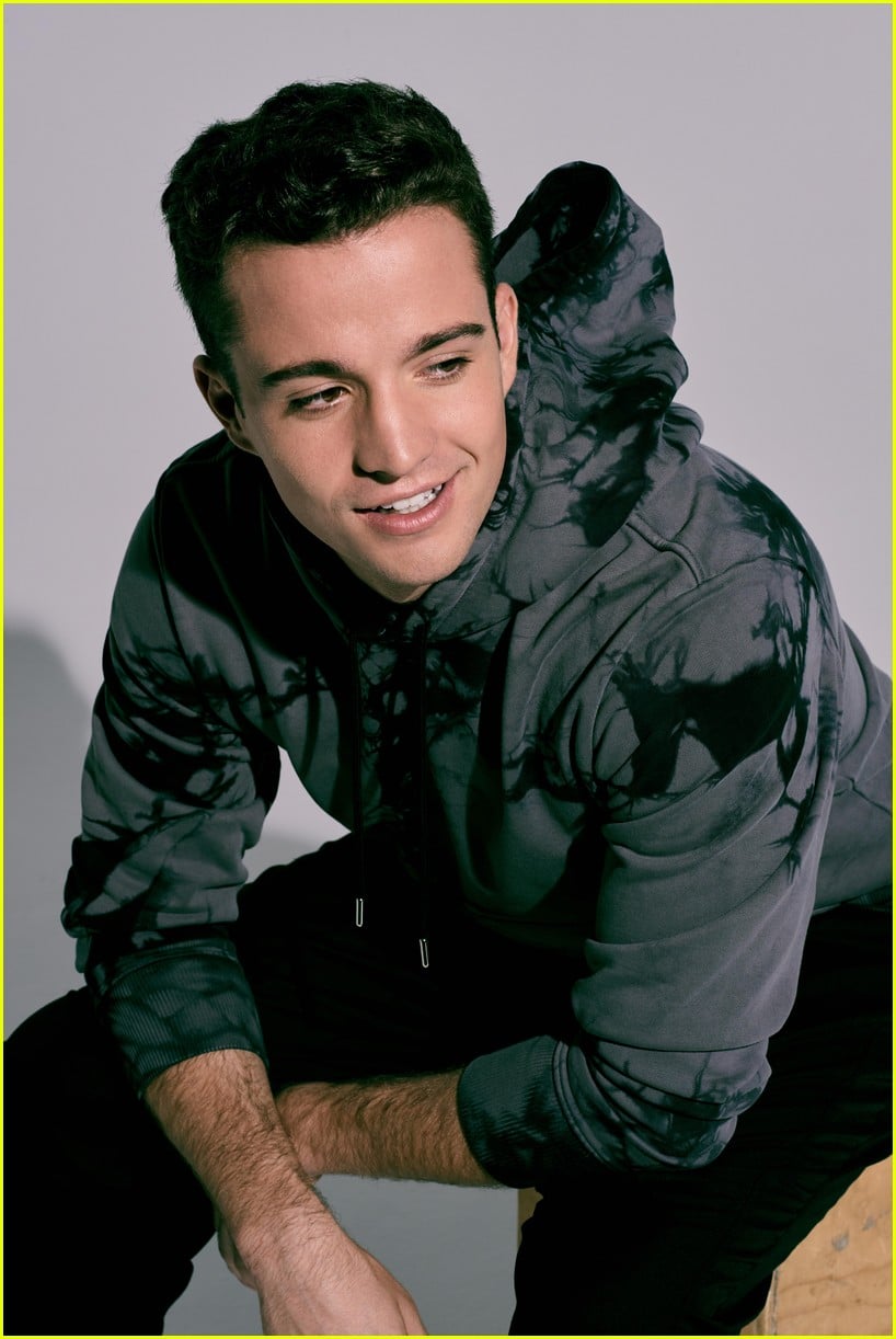 Get to Know Singer Stephen Puth with These 10 Fun Facts (Exclusive ...