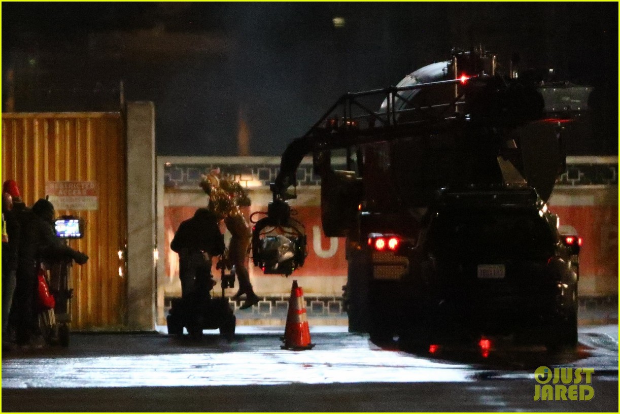 Margot Robbie Spends Another Night Filming Stunts for 'Birds of Prey ...