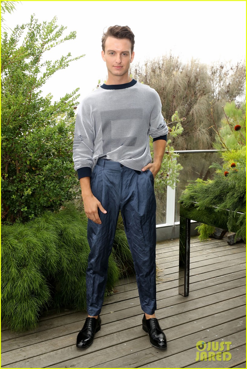 Margot Robbie's Hot Brother Cameron Makes Runway Debut!: Photo 4224412 ...