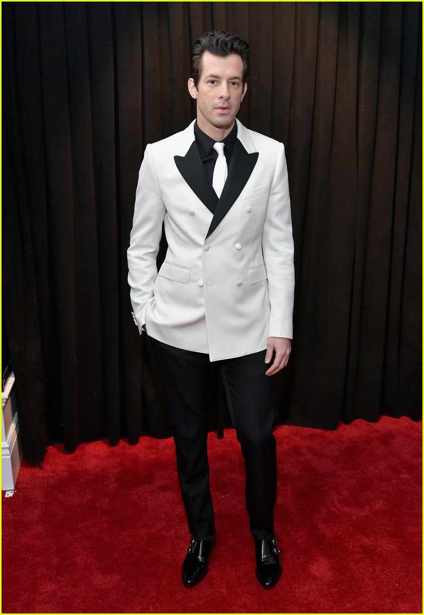 Mark Ronson Goes Shirtless, Bares Abs Before Grammys 2019!: Photo ...