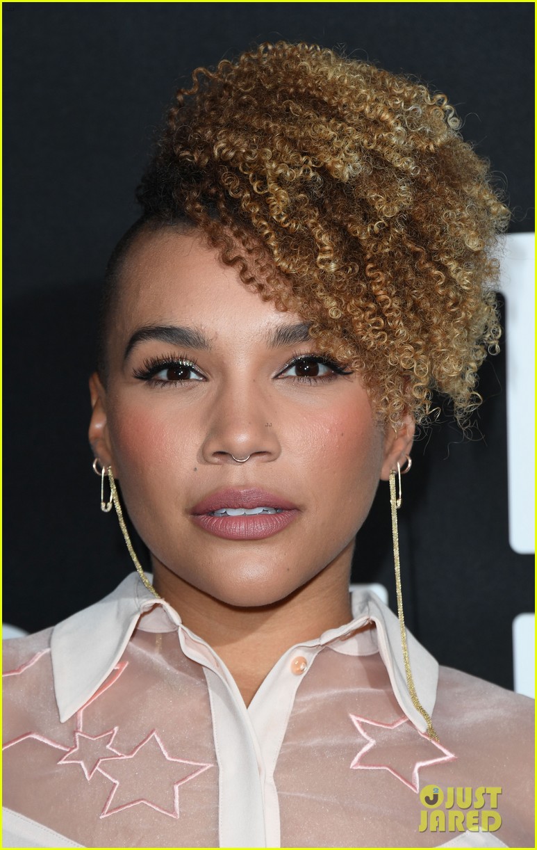 Ellen Page Joins Netflix's 'Umbrella Academy' Cast for London Photo ...