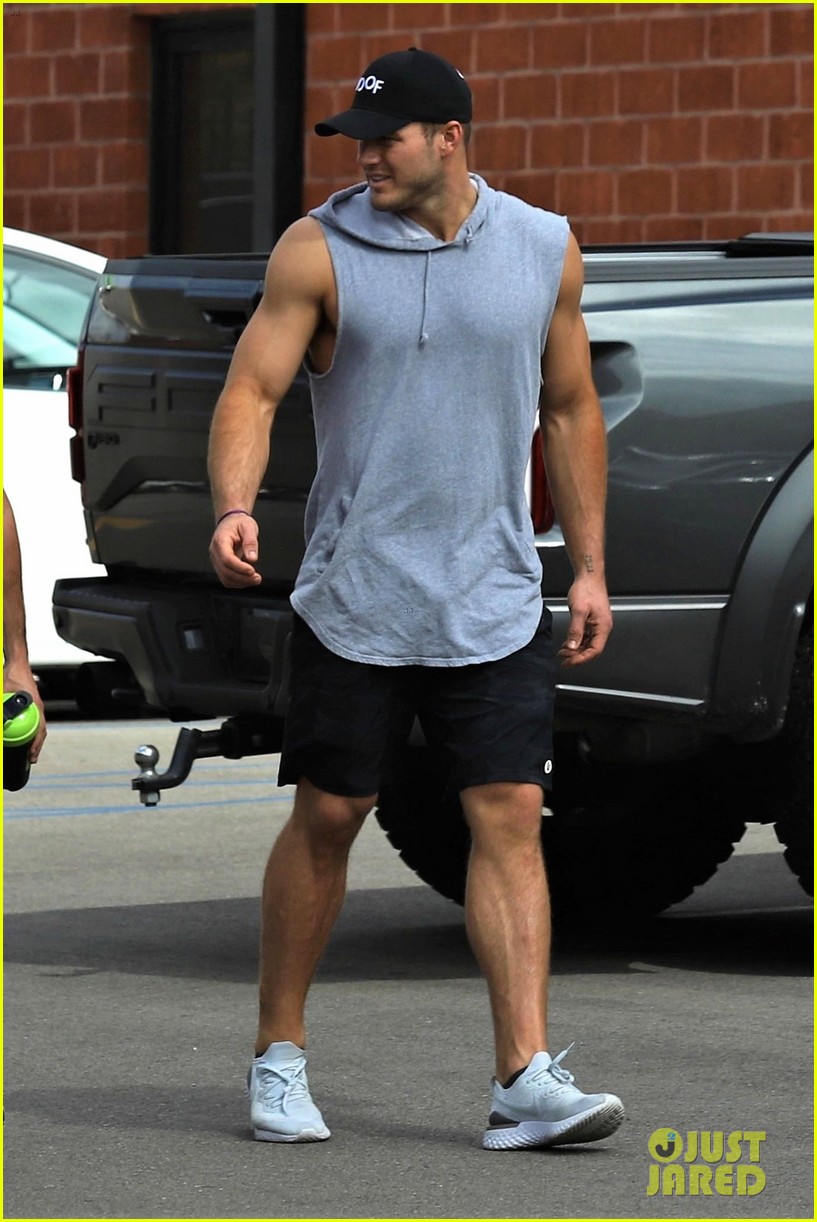 The Bachelor's Colton Underwood Bares Buff Muscles After a Workout with ...