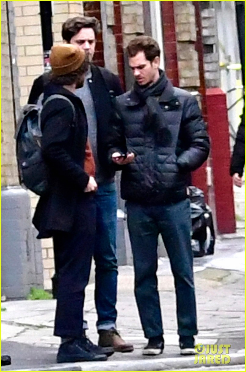 Andrew Garfield Meets Up with Friends in London: Photo 4254178 | Andrew ...