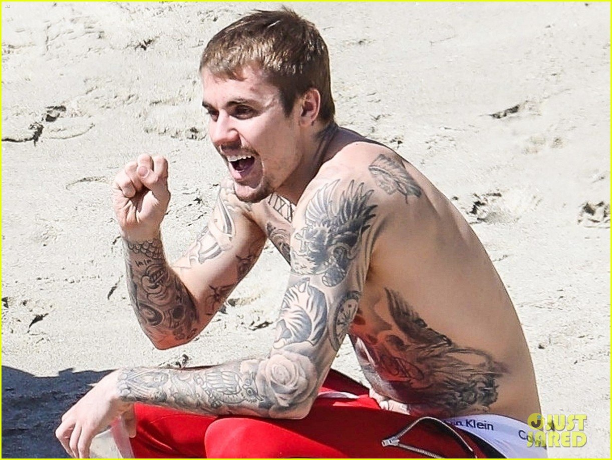 Justin Bieber Goes Shirtless for Beach Day with Wife Hailey!: Photo ...