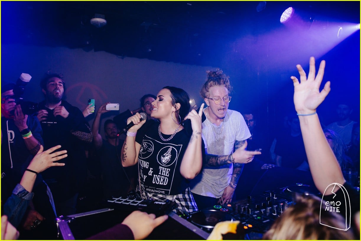 Demi Lovato Takes the Stage For Surprise Performance at Emo Nite in LA ...
