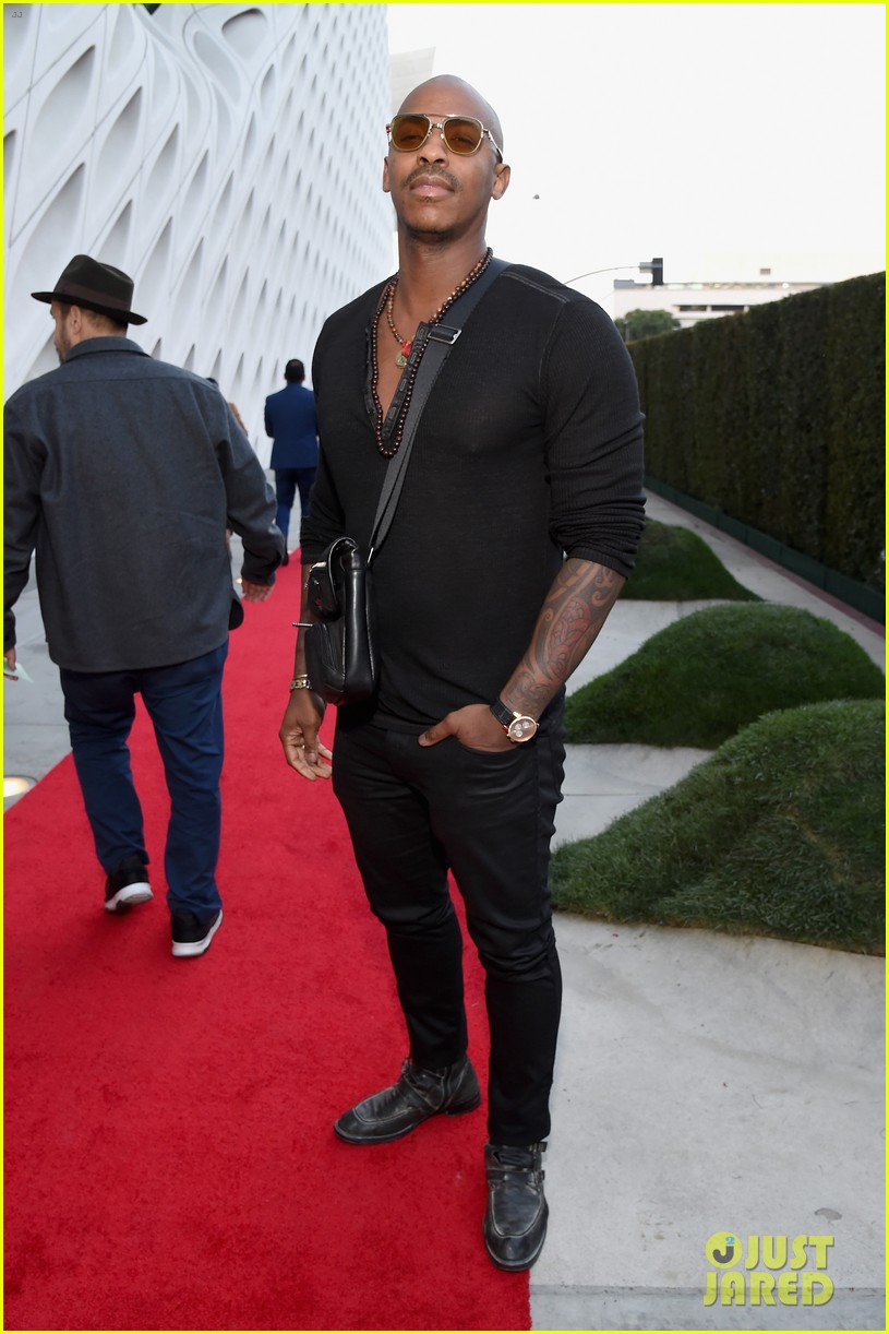 Isla Fisher, Jay-Z, & More Check Out New Broad Museum Exhibit: Photo ...