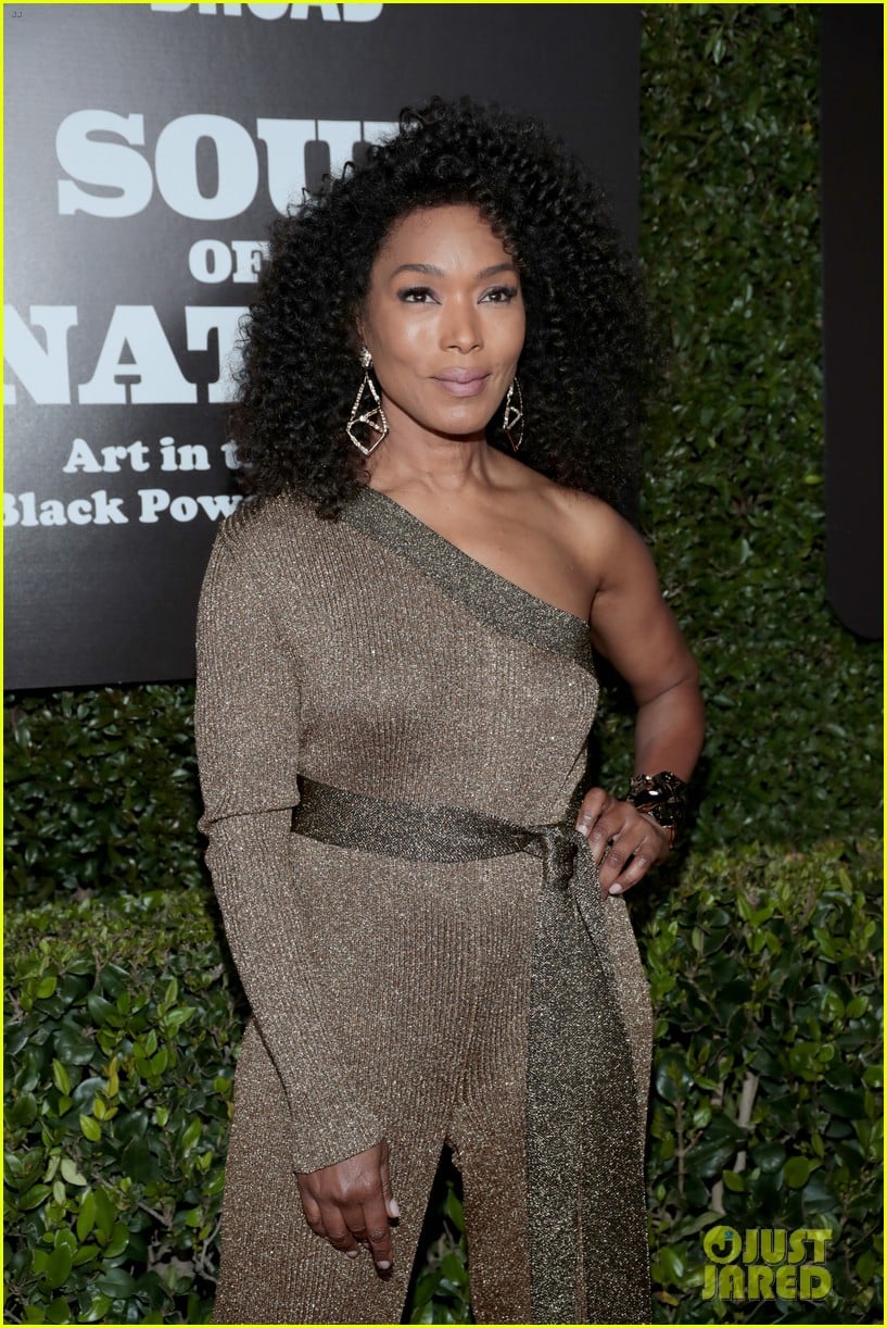 Isla Fisher, Jay-Z, & More Check Out New Broad Museum Exhibit: Photo ...