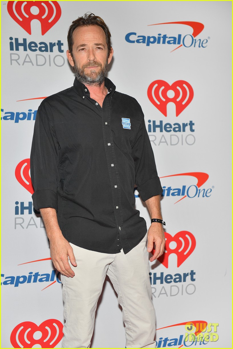 Luke Perry Dead - 'Riverdale' & '90210' Star Dies at 52 After Reported ...