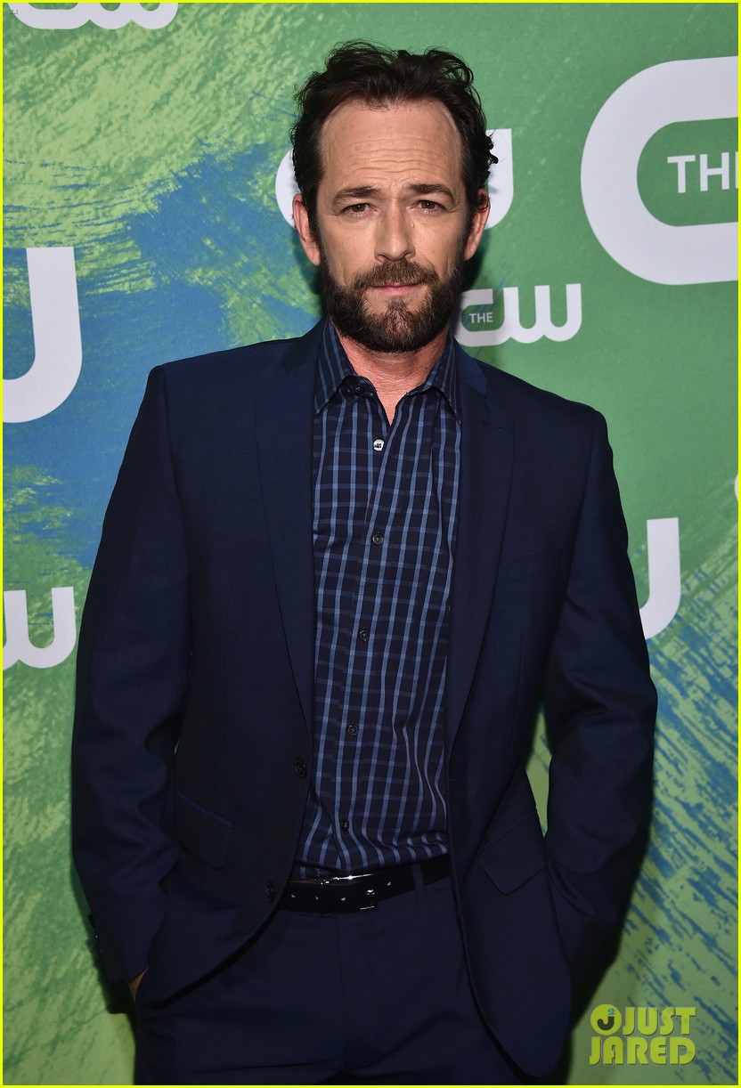 Luke Perry Dead - 'Riverdale' & '90210' Star Dies at 52 After Reported ...