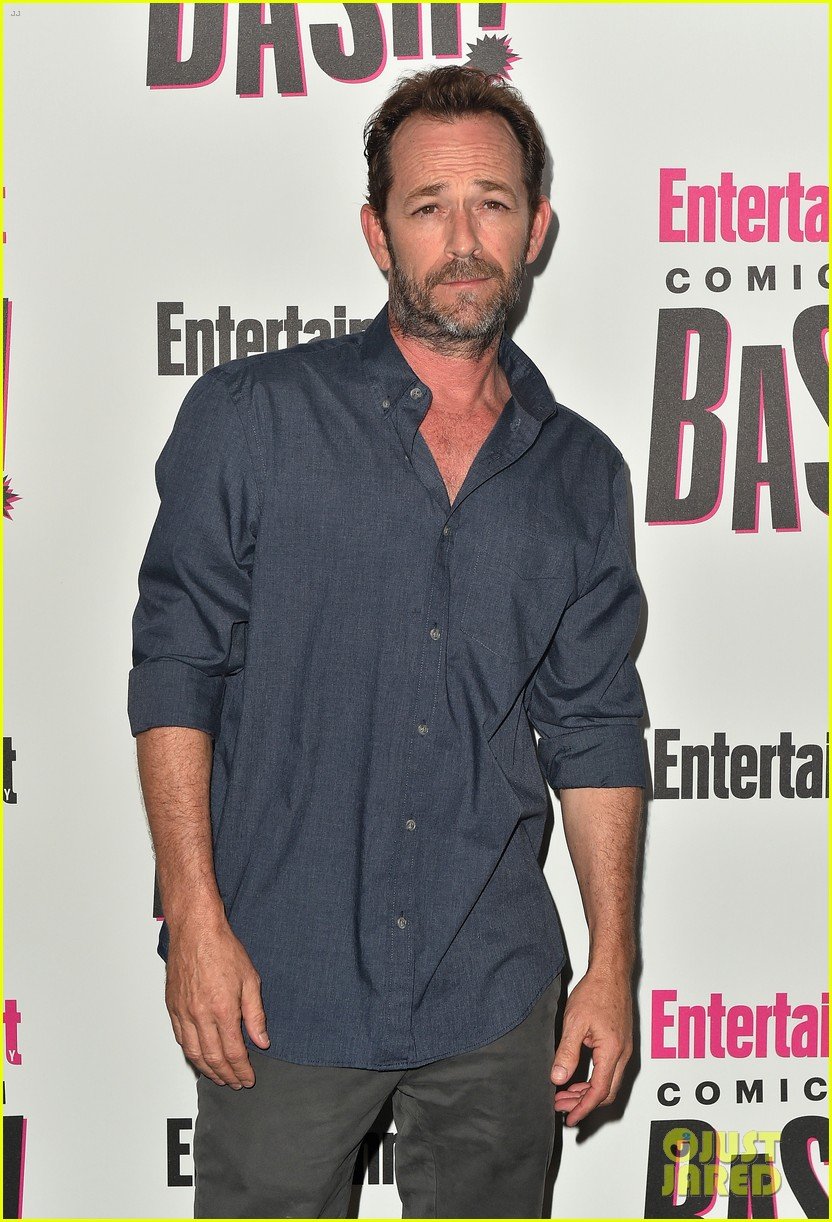 Luke Perry Dead - 'Riverdale' & '90210' Star Dies at 52 After Reported ...