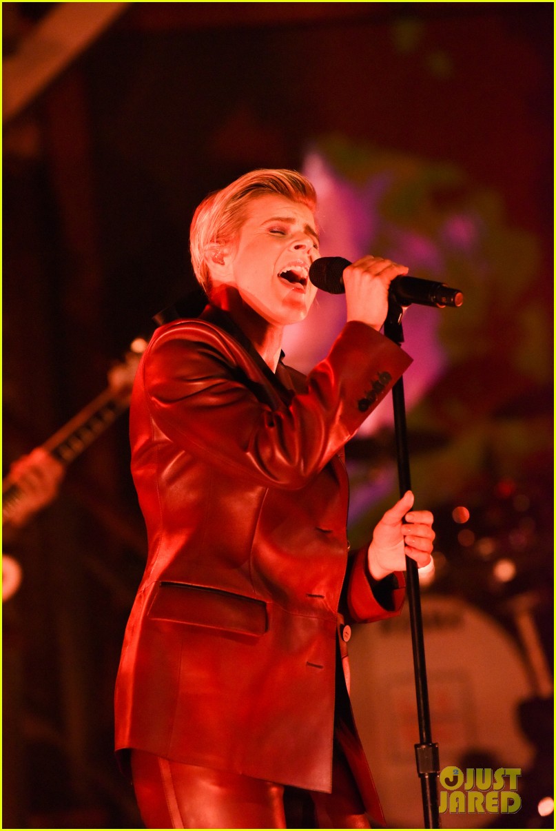 Robyn Performs 'Ever Again' on 'The Late Show' - Watch Here!: Photo ...