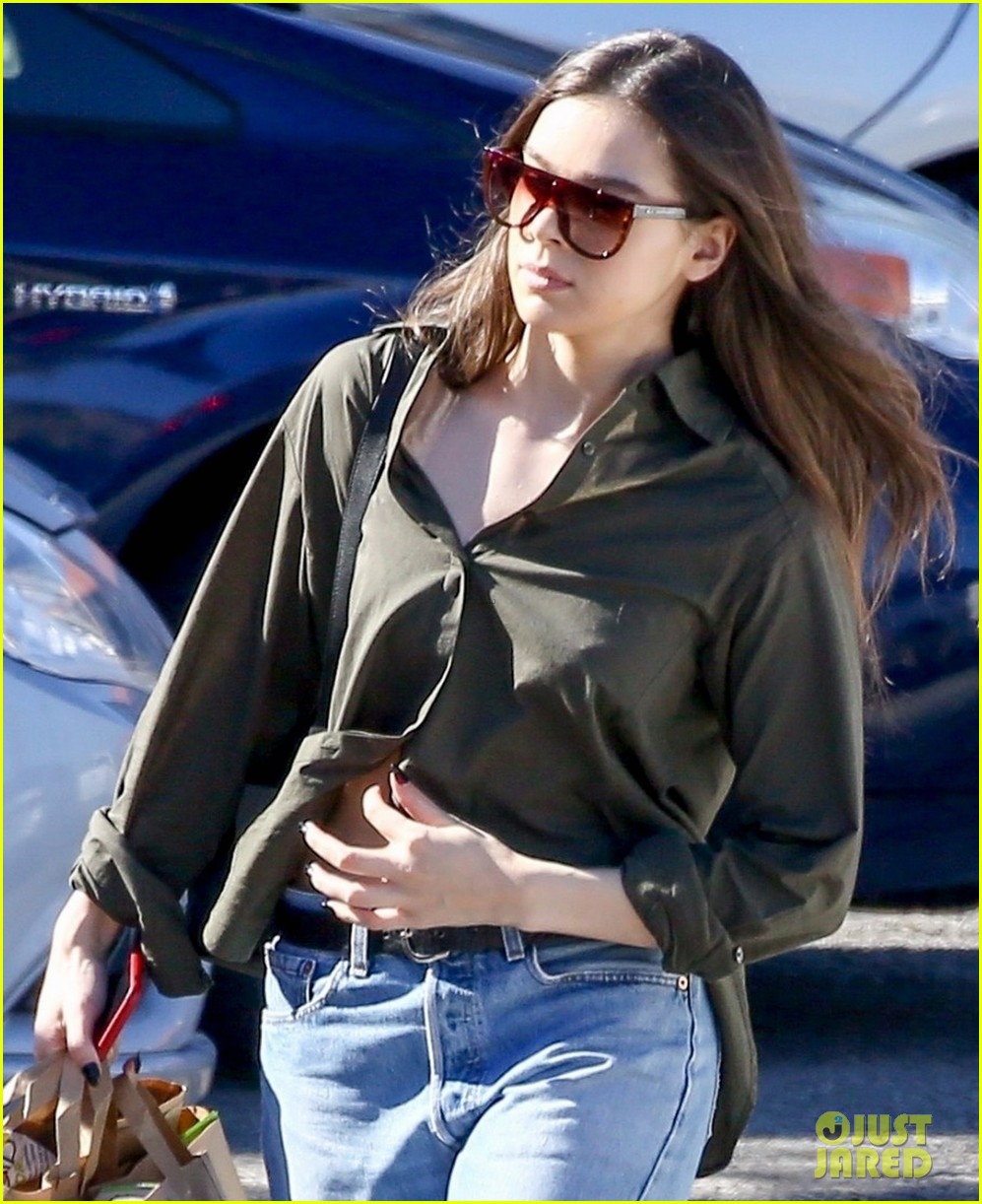 Hailee Steinfeld Steps Out in Malibu After 'Bumblebee' Japan Premiere ...