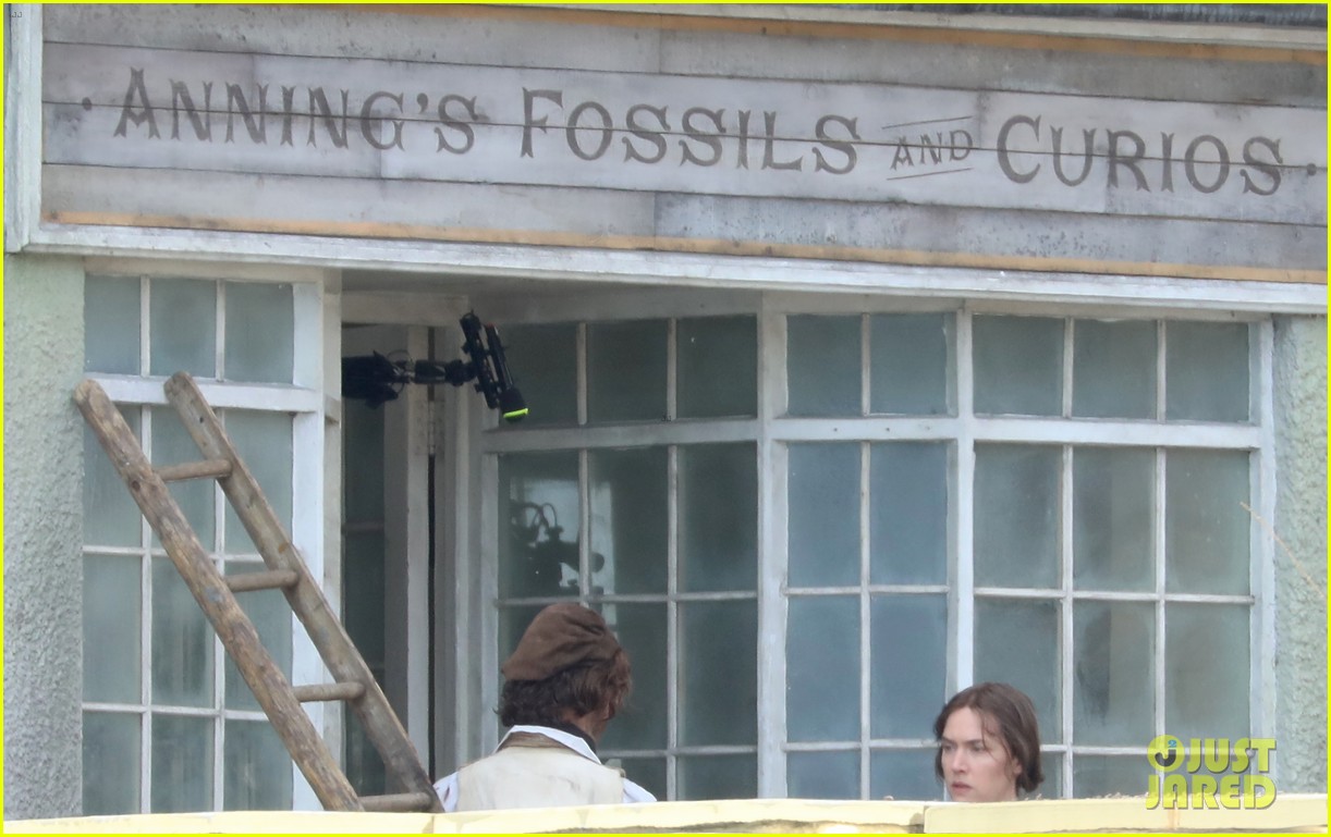 Kate Winslet & Saoirse Ronan Argue with a Window Cleaner on 'Ammonite ...