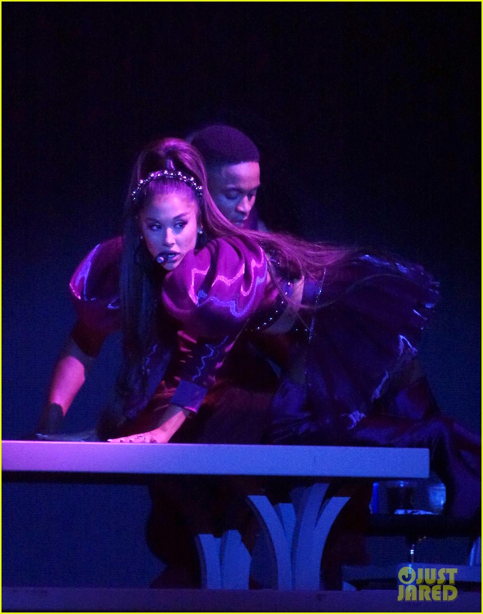 Ariana Grande Closes Out The Final Night of Coachella's First Weekend ...