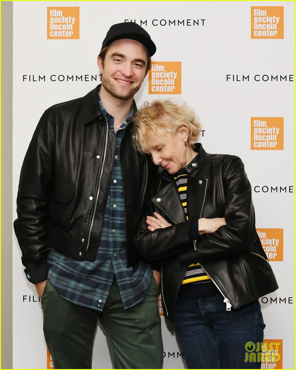 Robert Pattinson Got 'Locked in a Room' to Read Christopher Nolan's New ...