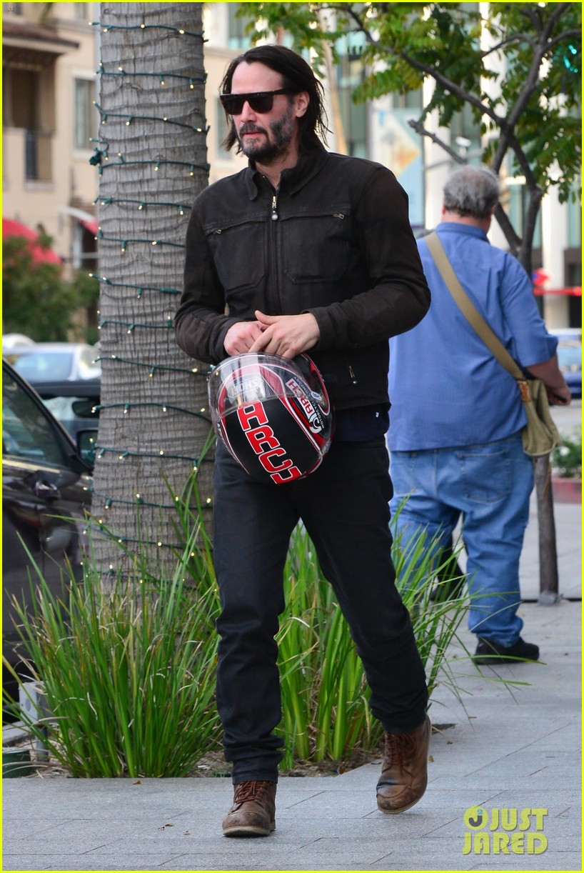Keanu Reeves Hops on His Motorcycle After Lunch Meeting: Photo 4270404 ...