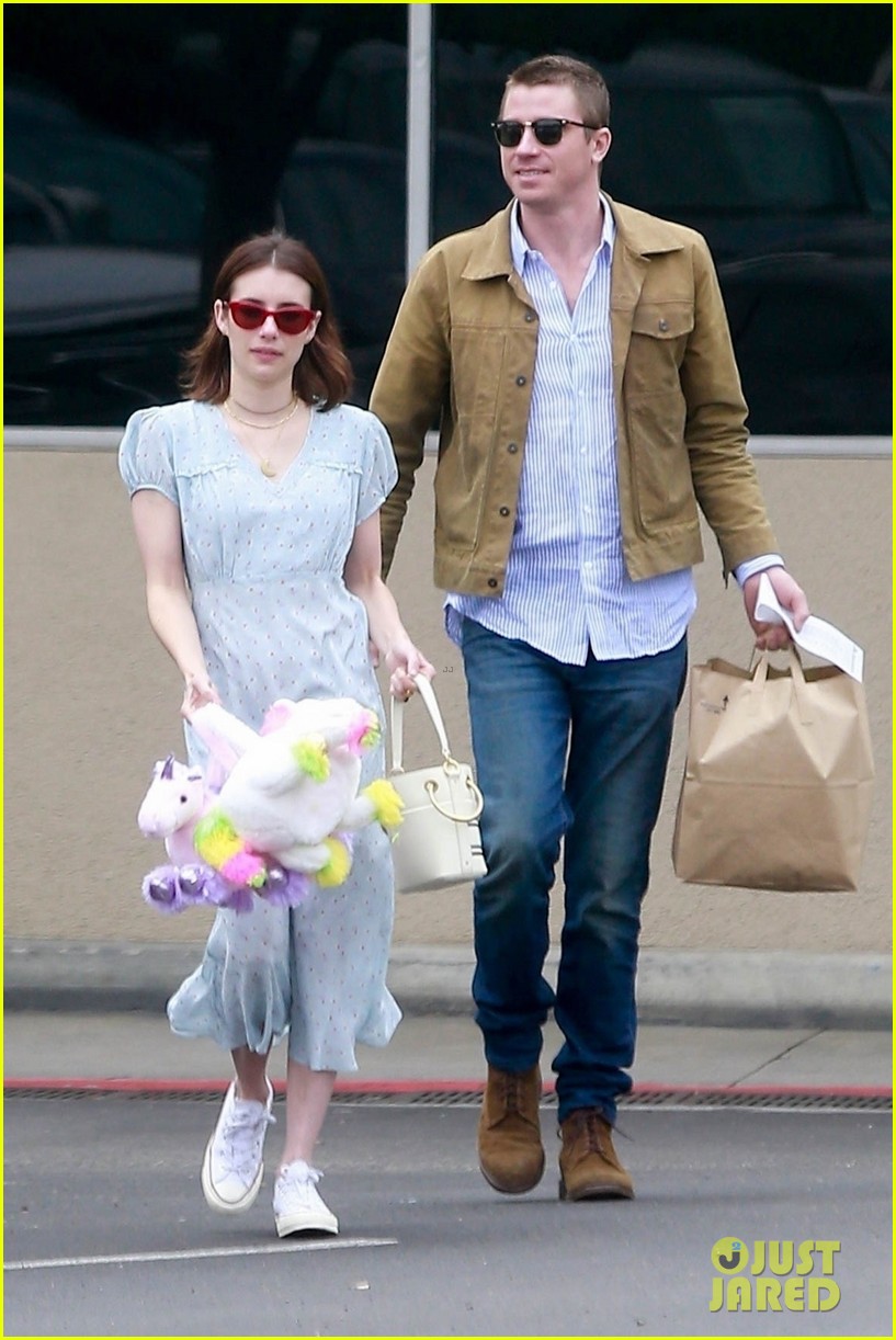 Emma Roberts & Garrett Hedlund Pick Up Last Minute Easter Gifts!: Photo 4275795 | Emma Roberts ...