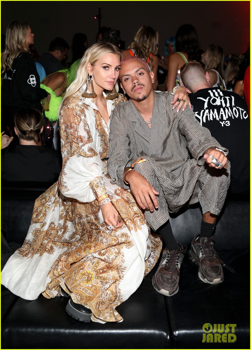 Ashlee Simpson Shows Off Her Festival Fashion at Coachella: Photo ...