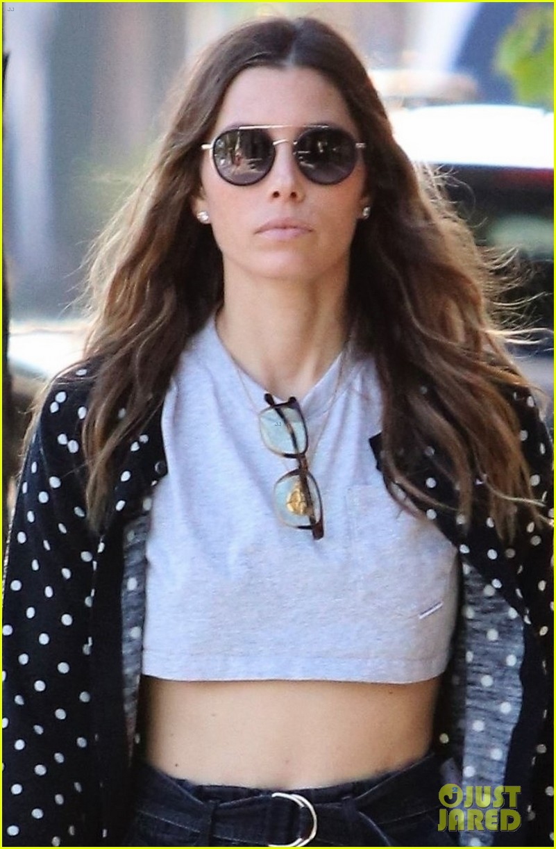 Jessica Biel Bares Her Midriff for Day Out in L.A.: Photo 4300266 ...
