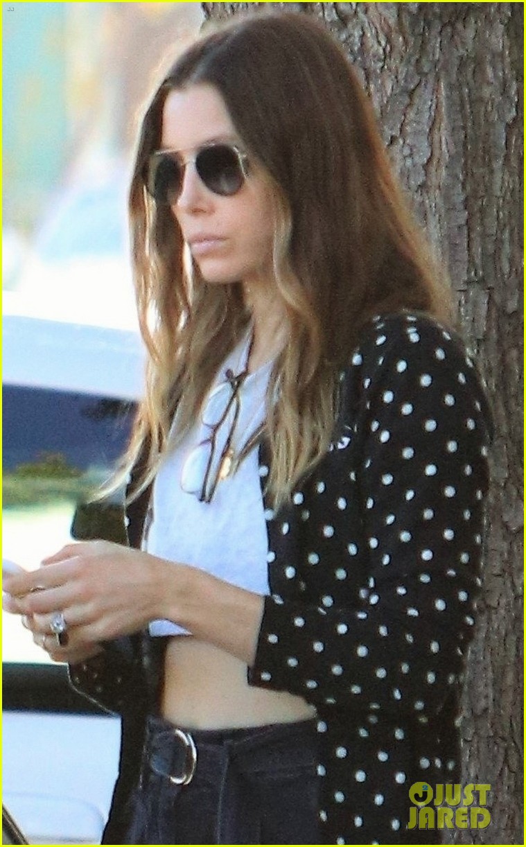 Jessica Biel Bares Her Midriff for Day Out in L.A.: Photo 4300268 ...