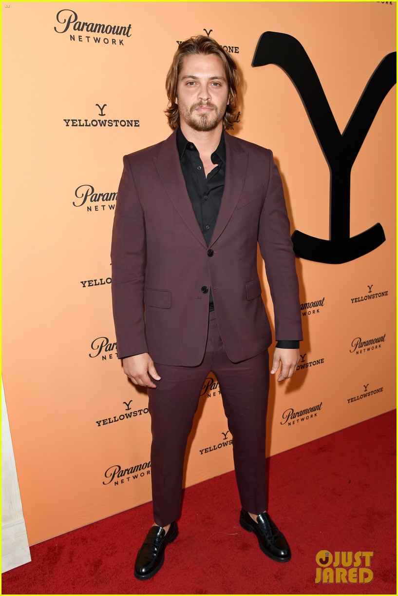 Kevin Costner & 'Yellowstone' Cast Celebrate Season 2 Premiere - Watch ...