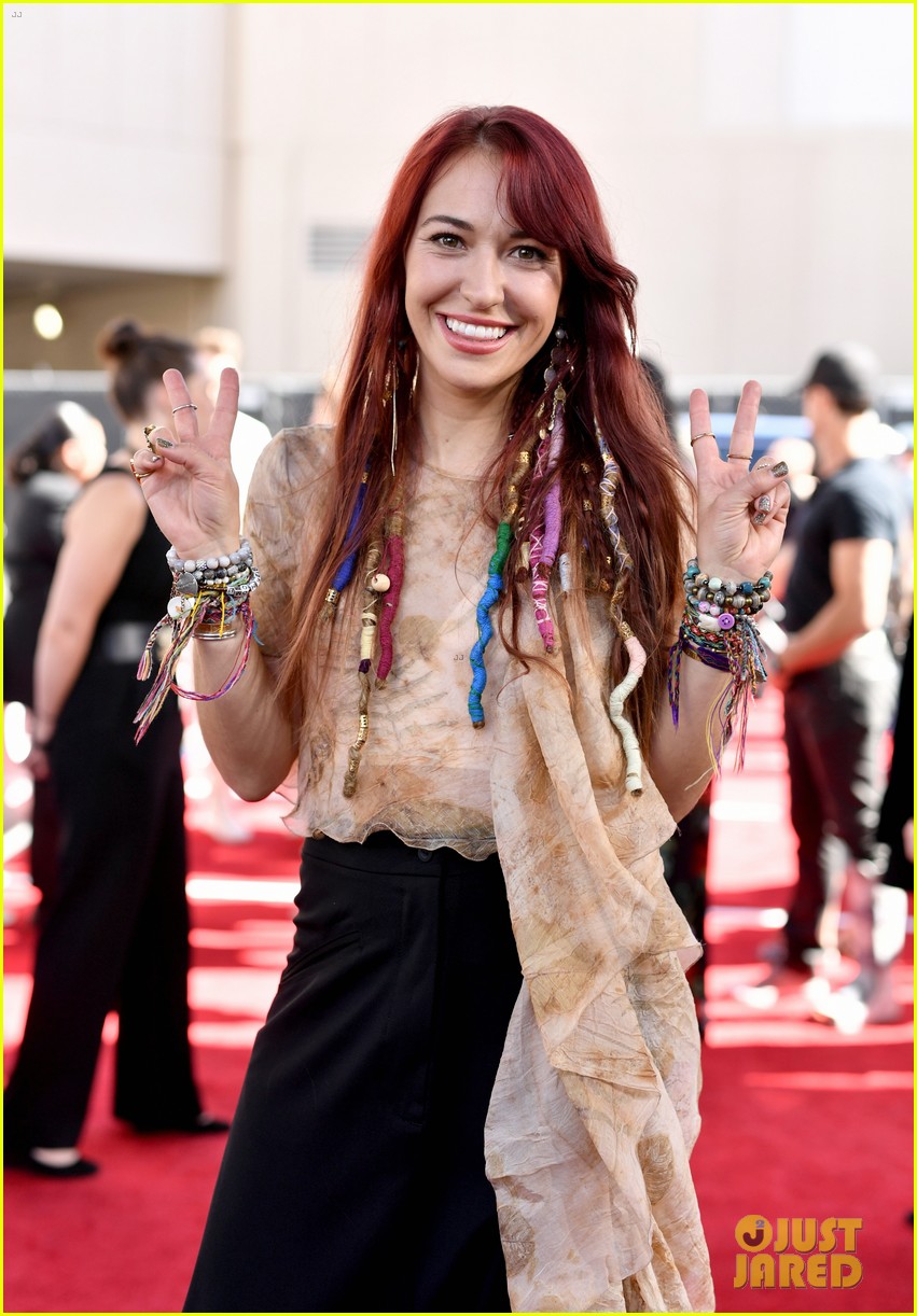 Lauren Daigle & Julia Michaels Rock the Billboard Music Awards 2019 Red ...