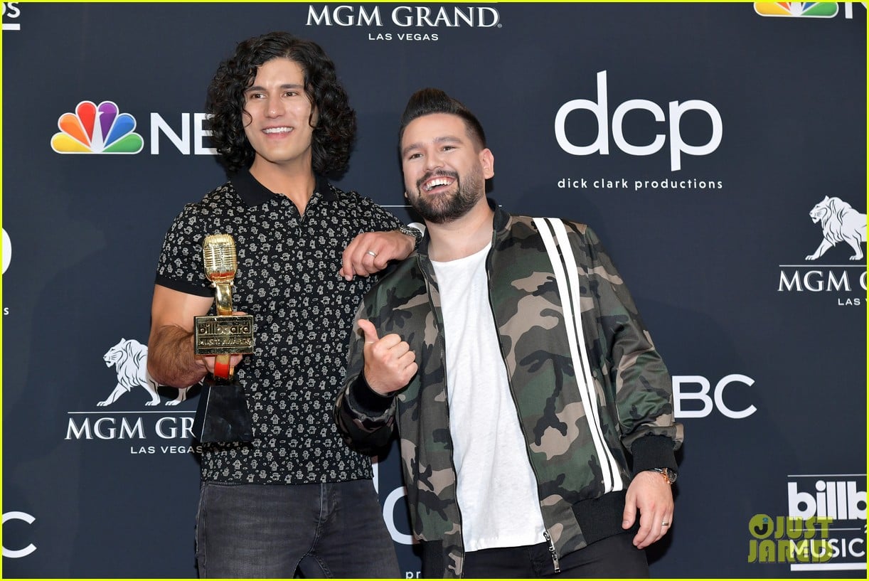 Dan + Shay Perform 'Speechless' With Tori Kelly at Billboard Music Awards 2019 - Watch the Video ...