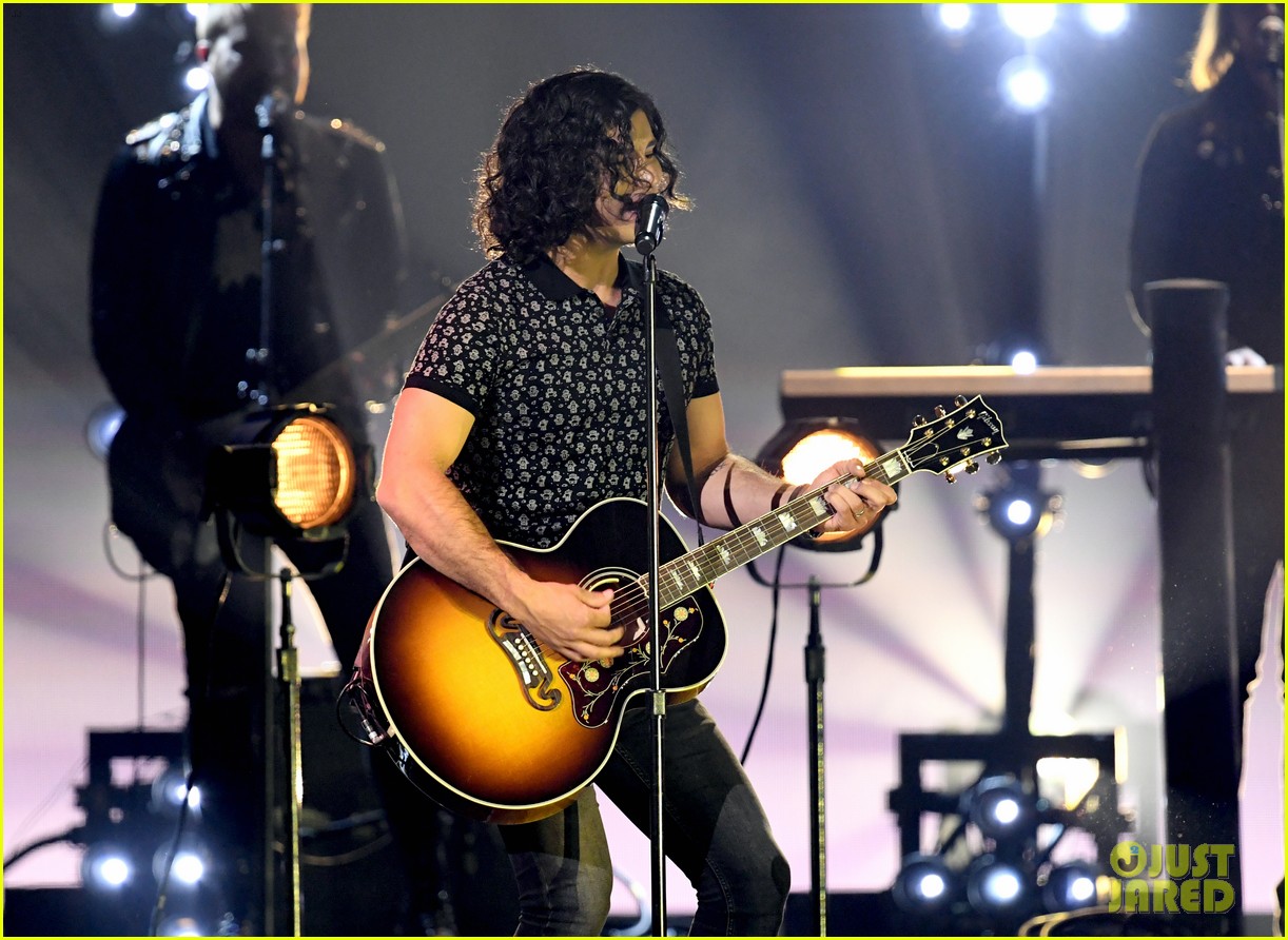 Dan + Shay Perform 'Speechless' With Tori Kelly at Billboard Music Awards 2019 - Watch the Video ...