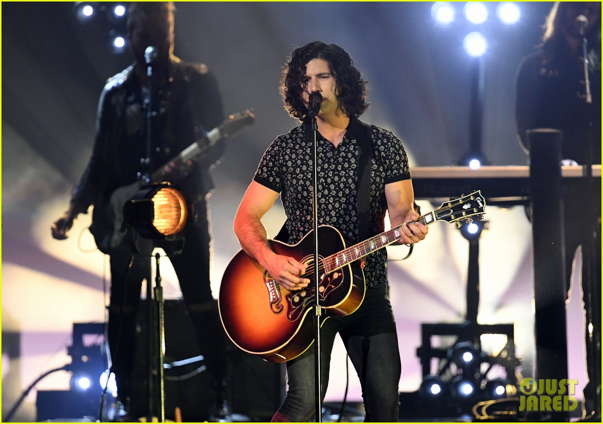 Dan + Shay Perform 'Speechless' With Tori Kelly at Billboard Music Awards 2019 - Watch the Video ...