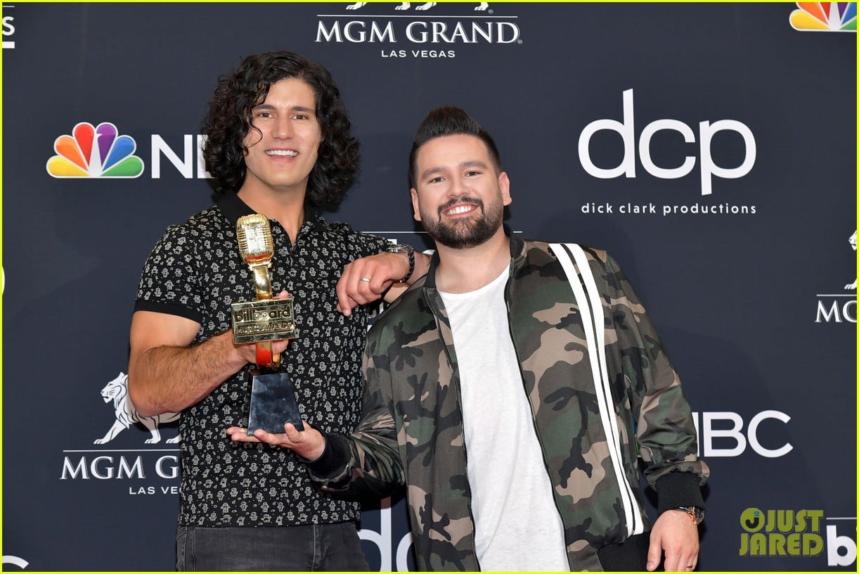 Dan + Shay Perform 'Speechless' With Tori Kelly at Billboard Music Awards 2019 - Watch the Video ...