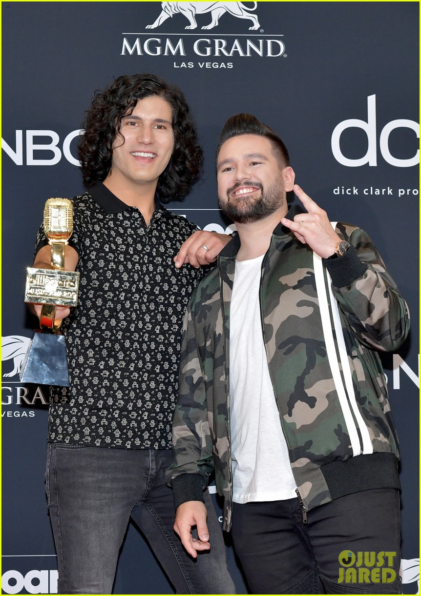 Dan + Shay Perform 'Speechless' With Tori Kelly at Billboard Music Awards 2019 - Watch the Video ...