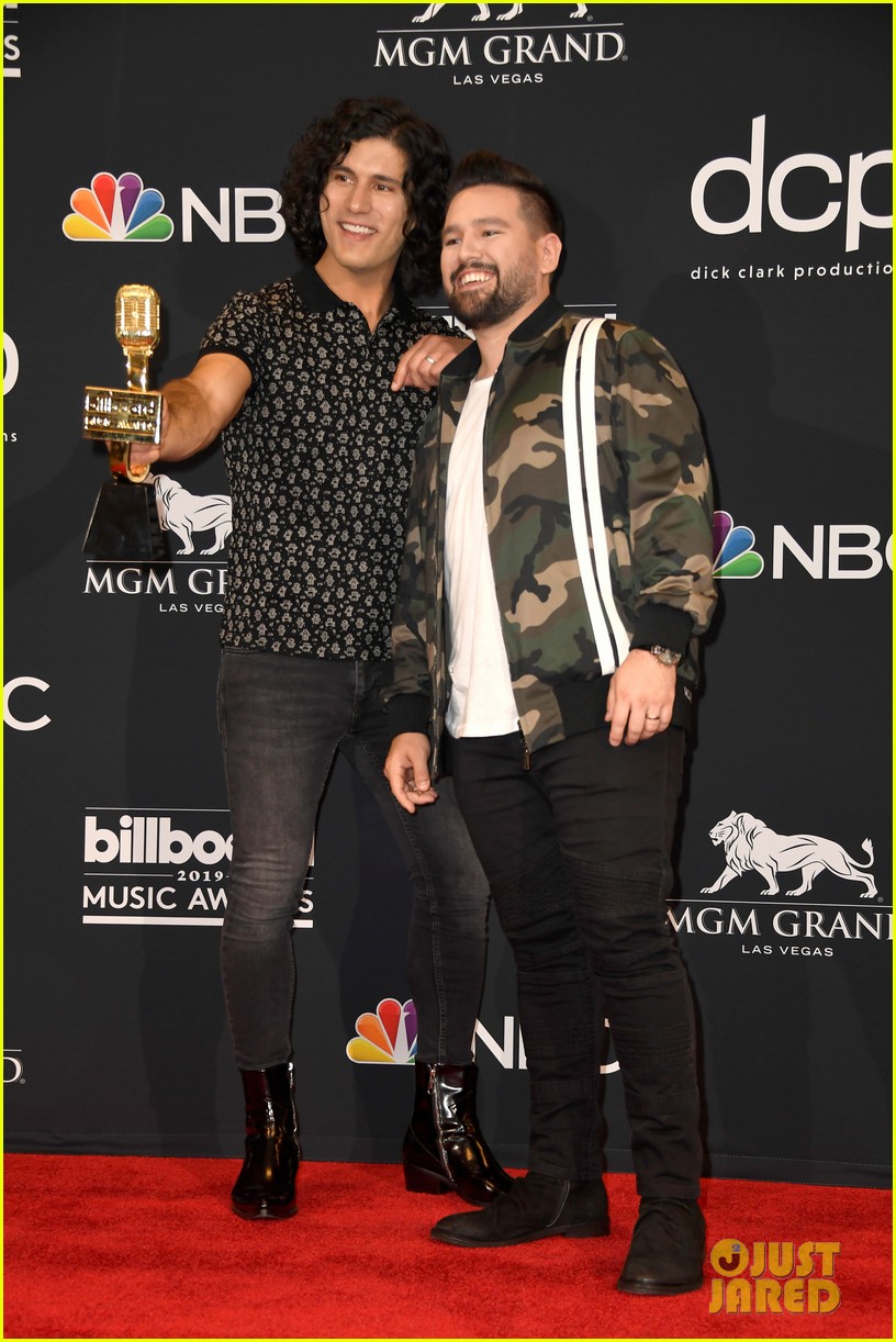 Dan + Shay Perform 'Speechless' With Tori Kelly at Billboard Music Awards 2019 - Watch the Video ...