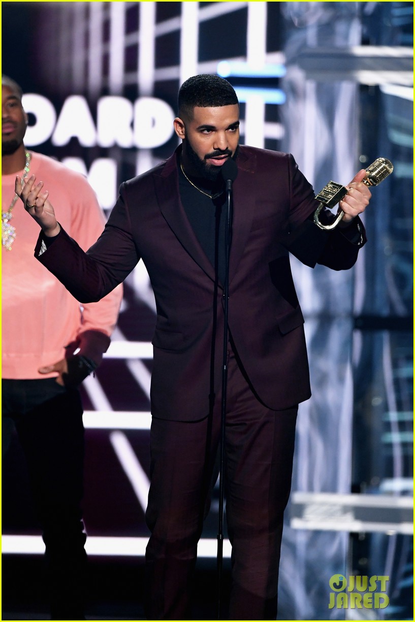 Drake Dedicates His Billboard Music Award to Arya Stark!: Photo 4280848 ...