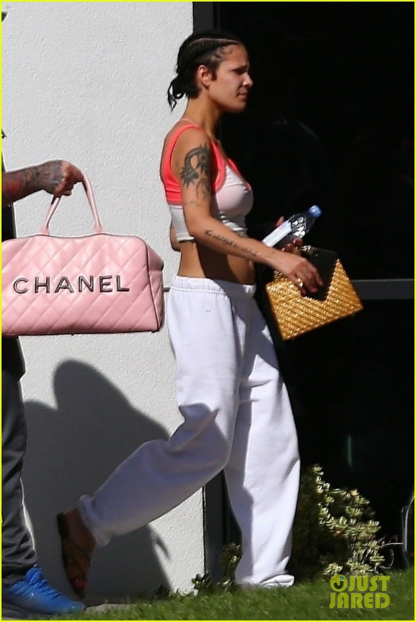 Halsey Debuts Braids While Arriving Back in California With Boyfriend ...