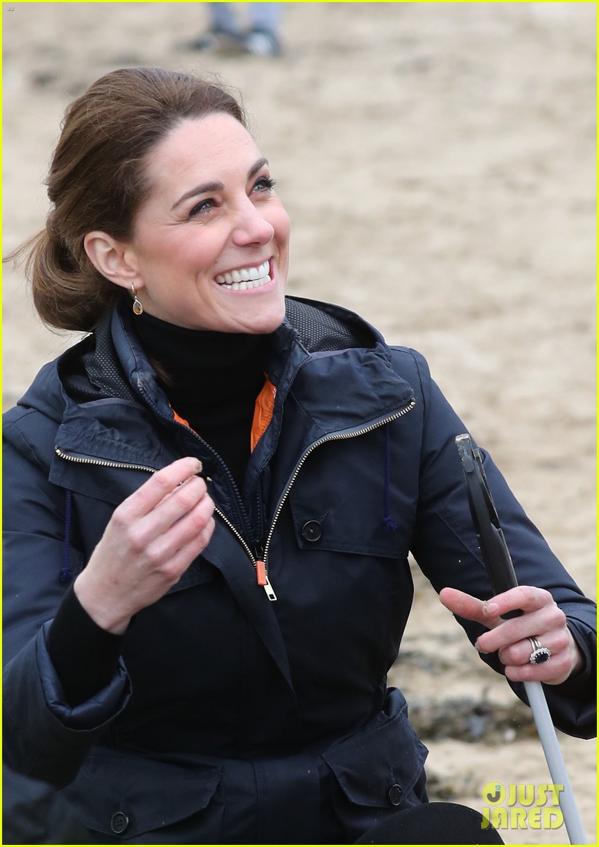 Kate Middleton & Prince William Journey to the Beach in Wales!: Photo ...