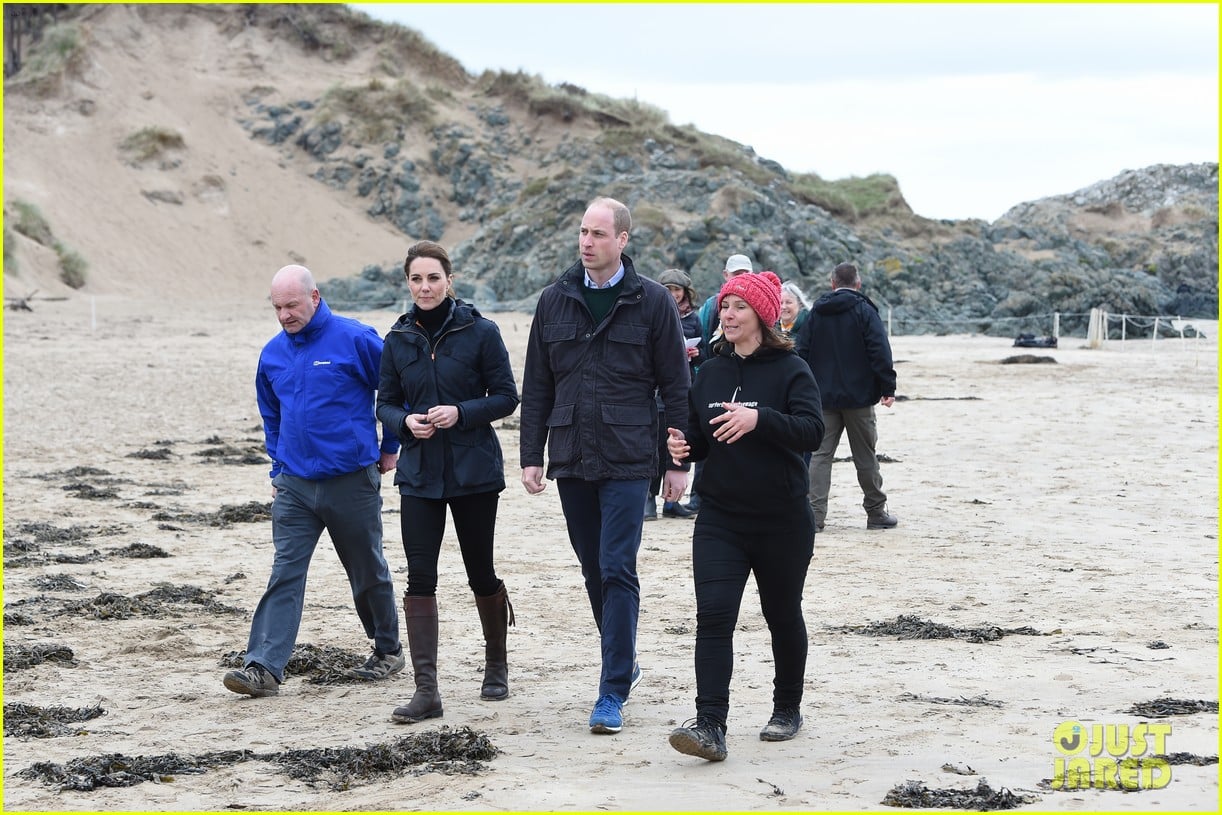 Kate Middleton & Prince William Journey to the Beach in Wales!: Photo ...