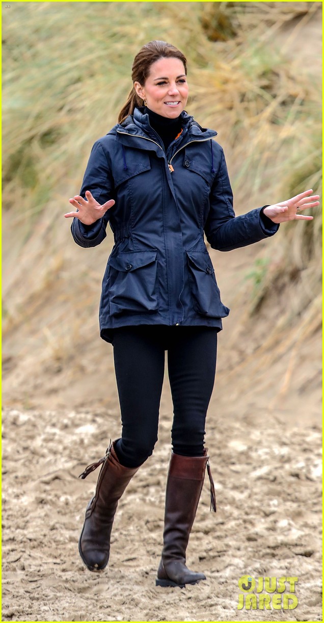 Kate Middleton & Prince William Journey to the Beach in Wales!: Photo ...