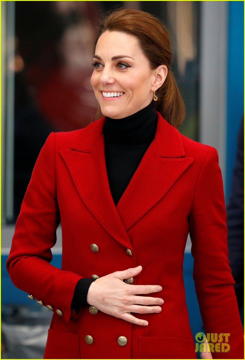 Duchess Kate Middleton Tests Out a Search & Rescue Helicopter After New ...