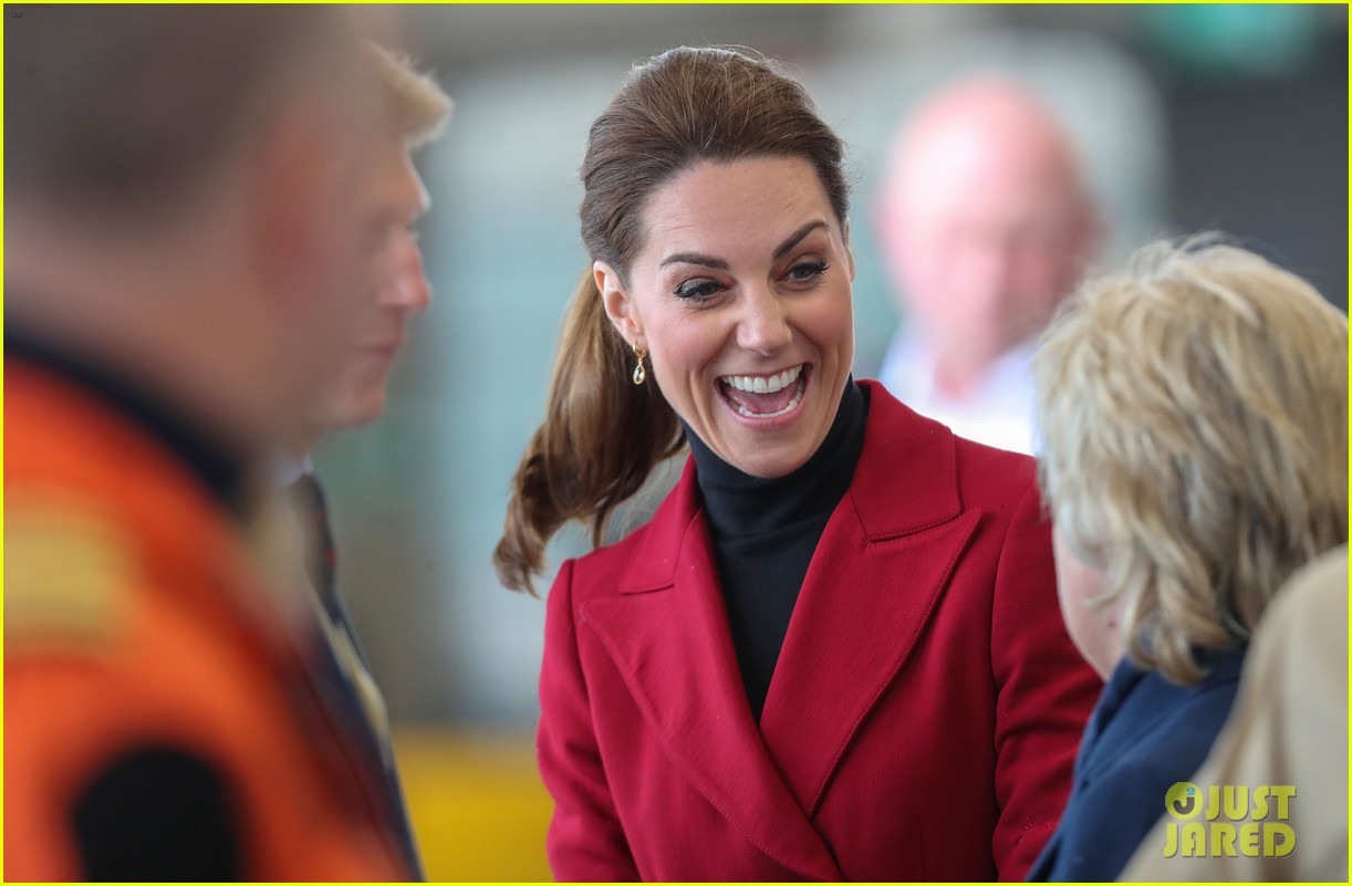 Duchess Kate Middleton Tests Out a Search & Rescue Helicopter After New ...