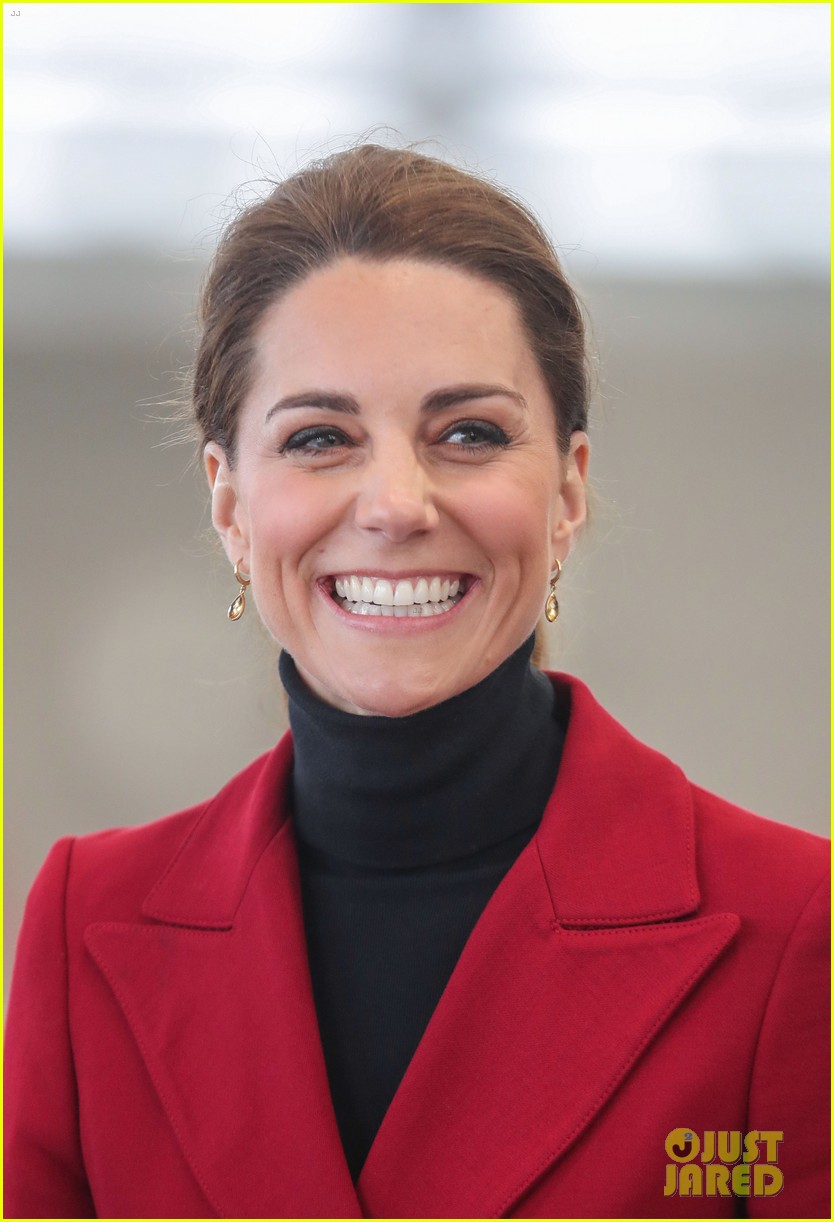 Duchess Kate Middleton Tests Out a Search & Rescue Helicopter After New ...