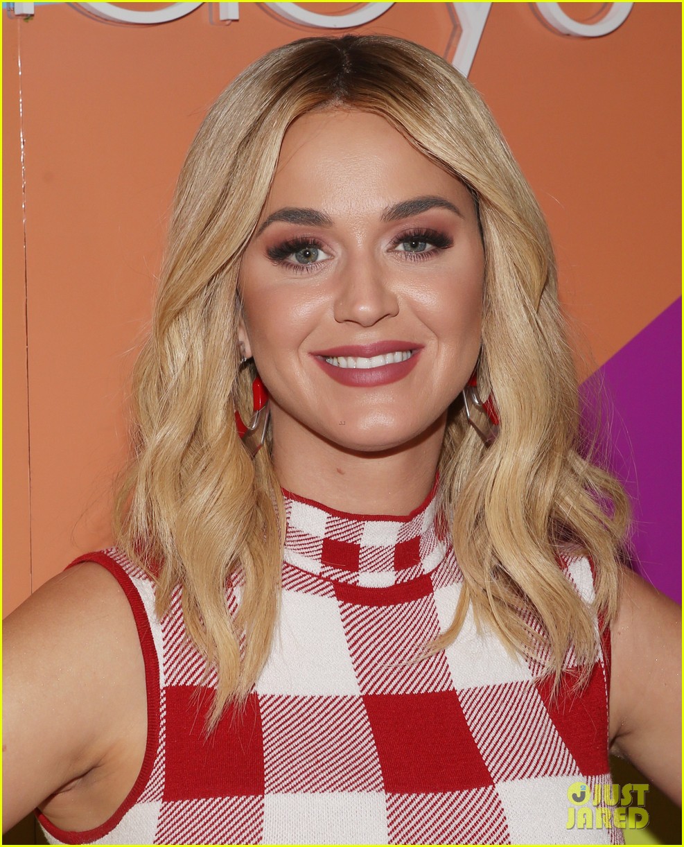 Katy Perry Heads Out for Ice Cream After a Macy's Meet & Greet in NYC ...