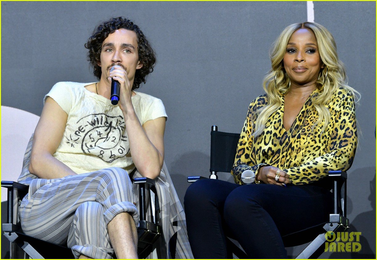 Ellen Page, Tom Hopper, & Mary J. Blige Attend 'The Umbrella Academy ...