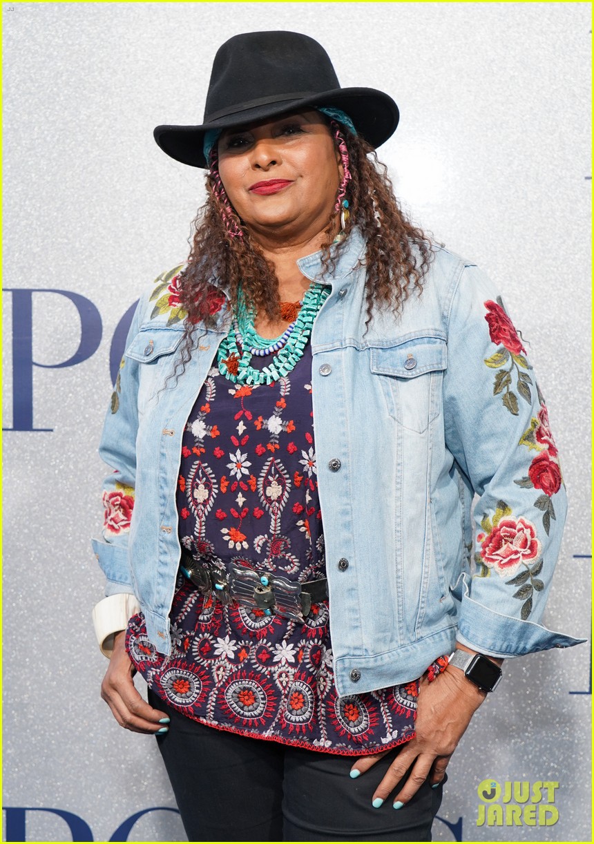 Diane Keaton Gets Support from Sarah Paulson at 'Poms' Premiere!: Photo ...