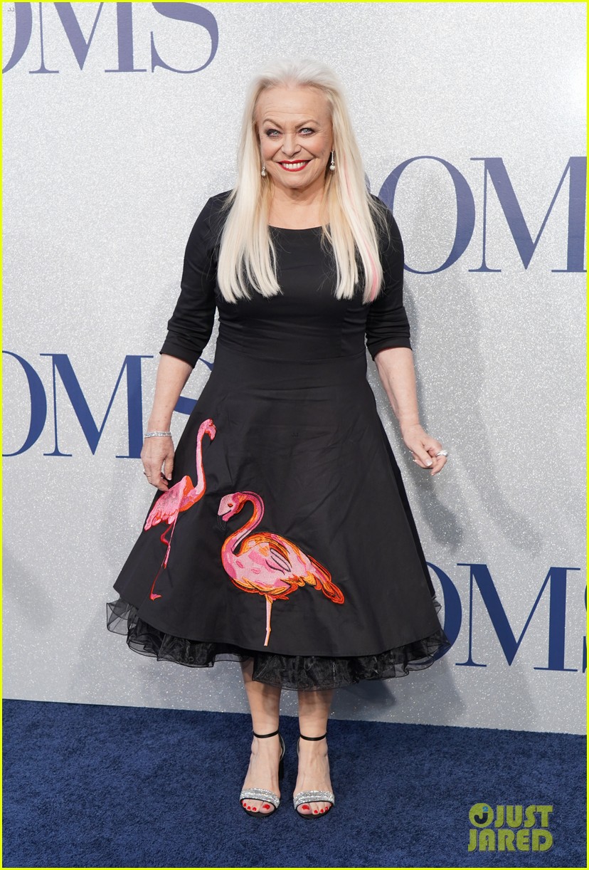 Diane Keaton Gets Support from Sarah Paulson at 'Poms' Premiere!: Photo ...