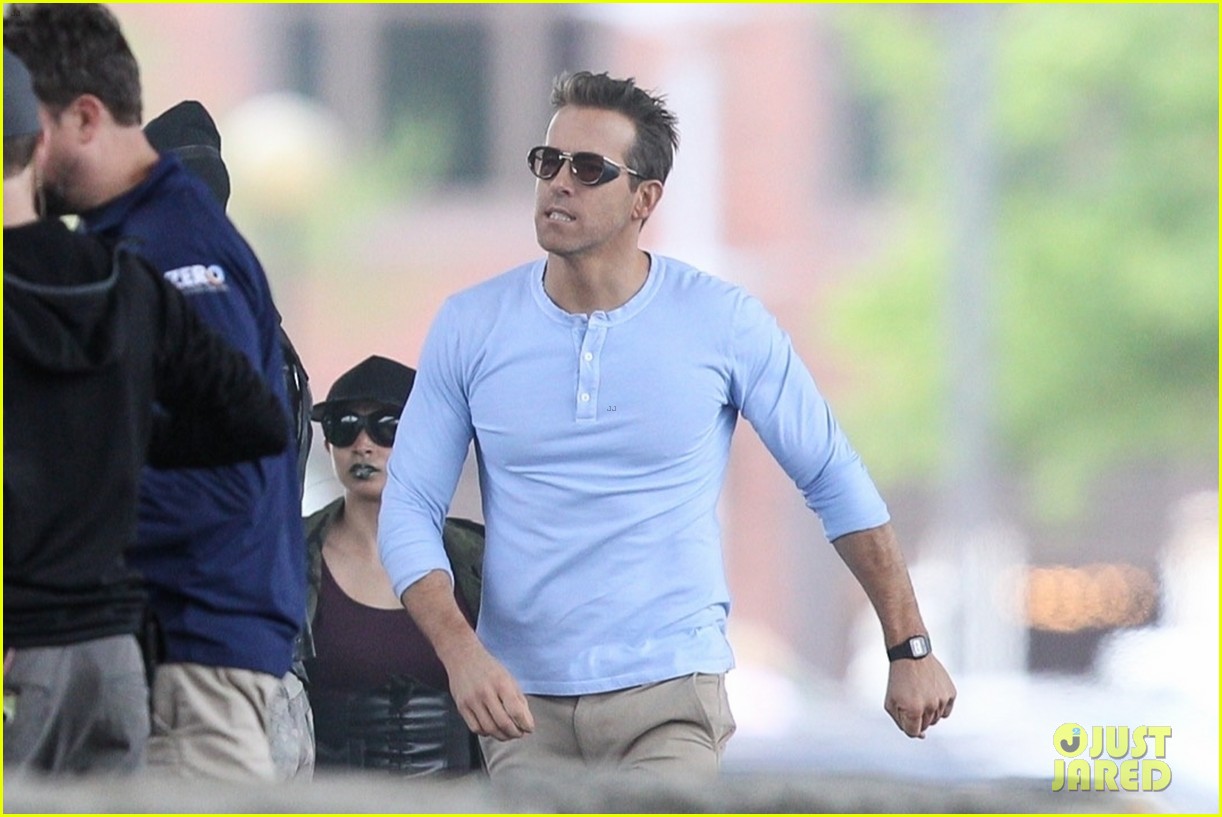Ryan Reynolds Films a Fight Scene for 'Free Guy' Movie: Photo 4298437 ...