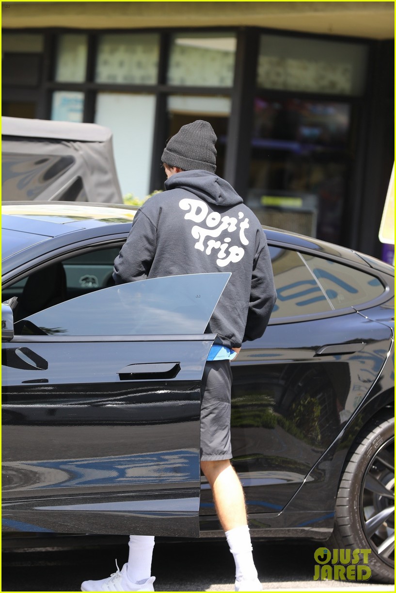 Harry Styles Spotted in Los Angeles Days Ahead of the Met Gala: Photo ...