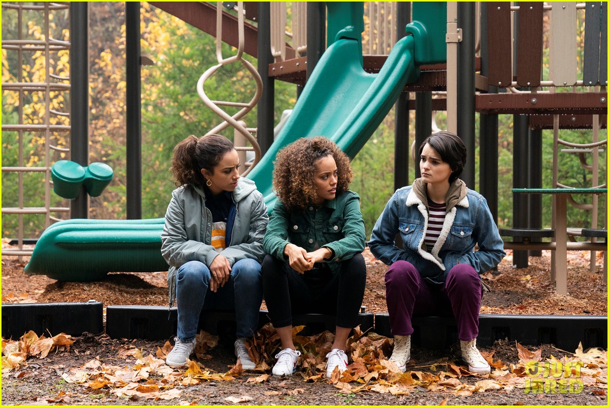 Netflix Drops Trailer For New YA Shoplifting Drama, 'Trinkets' - Watch ...