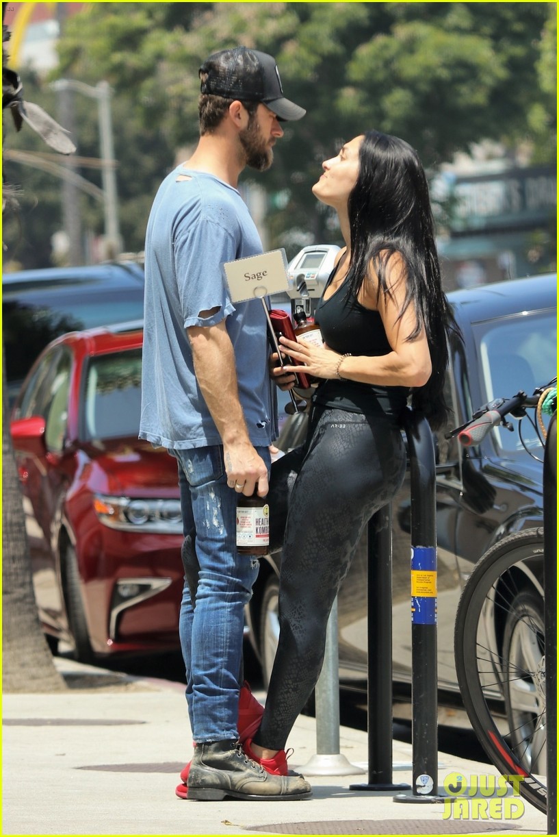 DWTS' Nikki Bella & Artem Chigvintsev Flaunt Hot PDA After a Lunch Date ...